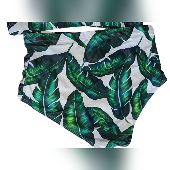 Daci | Swim | White With Green Leaf Pattern 2 Piece Swimwear Nwt Plus ...